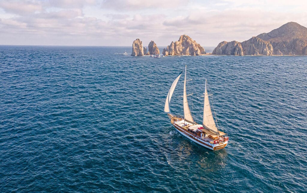 12 Best Cabo San Lucas Sunset Cruises (For a Fun Night Out!) – Cabo Visitor